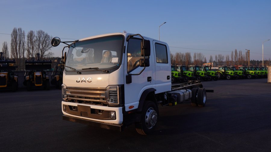В Україні дебютувала вантажівка JAC N120 із дворядною кабіною - ZUBR.in.ua