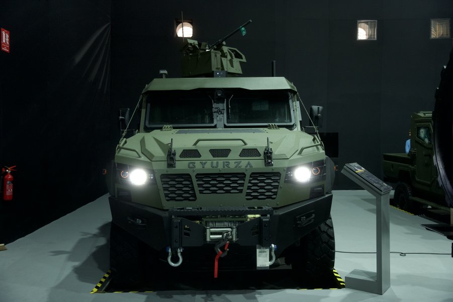 Український бронеавтомобіль Gyurza-02 представили на виставці IDEX-2025 в Абу-Дабі - ZUBR.in.ua