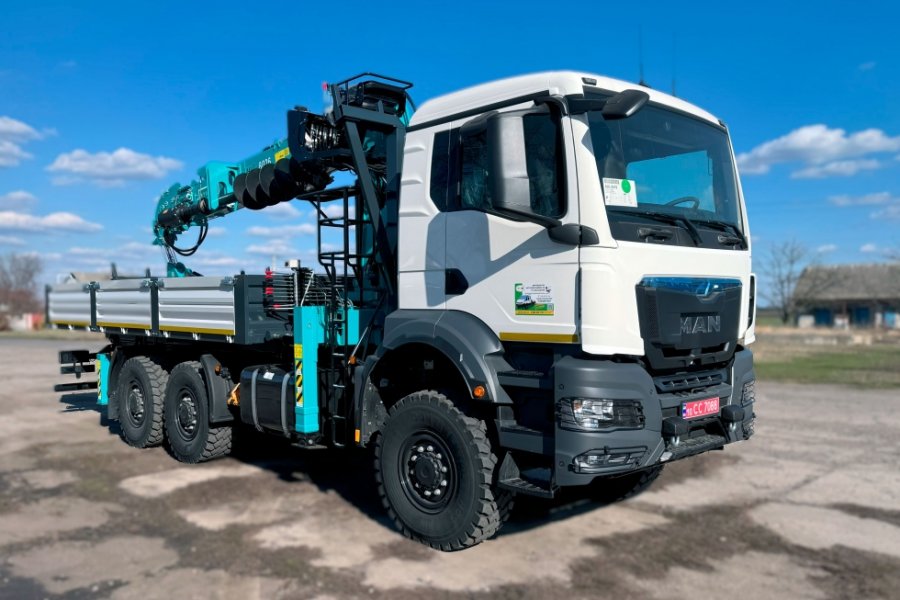 В Україні виготовили перший бурокран на повнопривідному MAN - ZUBR.in.ua