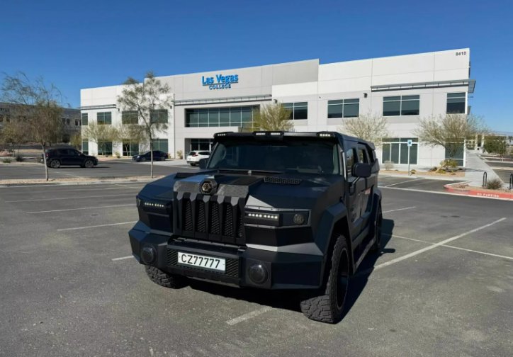 Ексклюзивний Dartz Prombron Black Stallion із мотором Hummer V8 ...