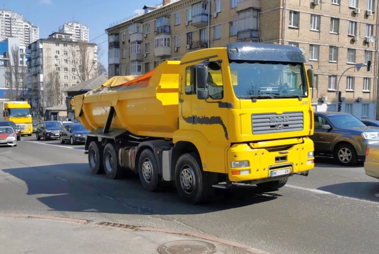 Унікальний самоскид MAN помічено на українських дорогах - ZUBR.in.ua