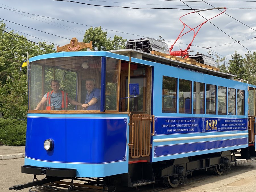 У Києві запустили туристичний трамвай, стилізований під вагон 1892 року - ZUBR.in.ua