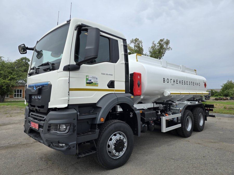 В Україні виготовили перший оливовоз на базі MAN TGS - ZUBR.in.ua