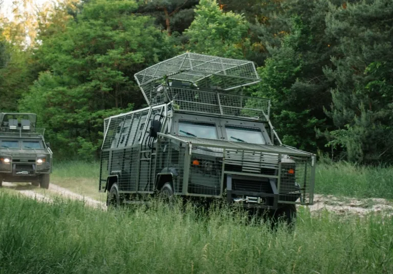 Бронемашини «Козак-5» перетворили на мобільні штаби - ZUBR.in.ua