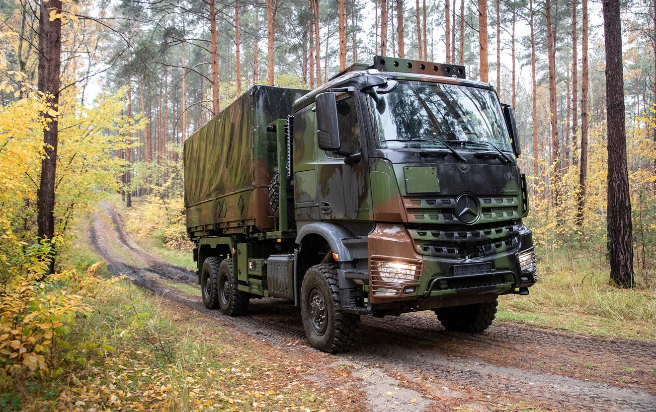 Daimler Truck виготовить сотні вантажівок Mercedes-Benz Arocs для Бундесверу - ZUBR.in.ua
