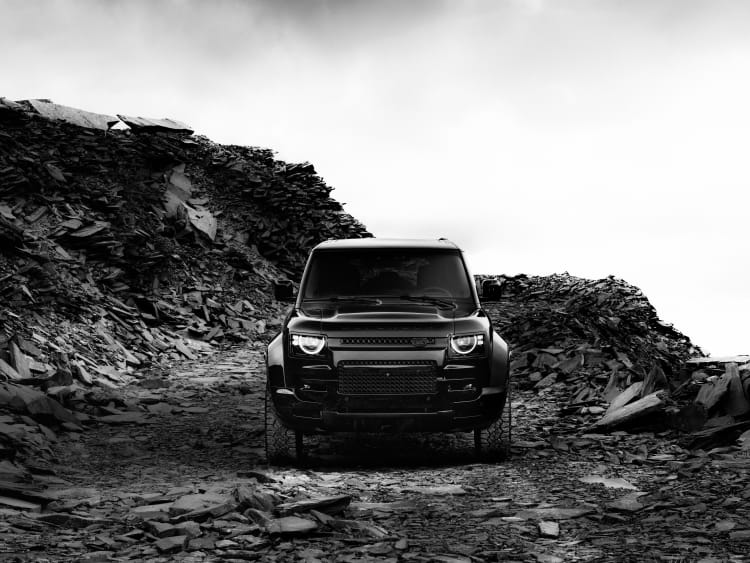 Land Rover представляє потужний Defender OCTA Black - ZUBR.in.ua