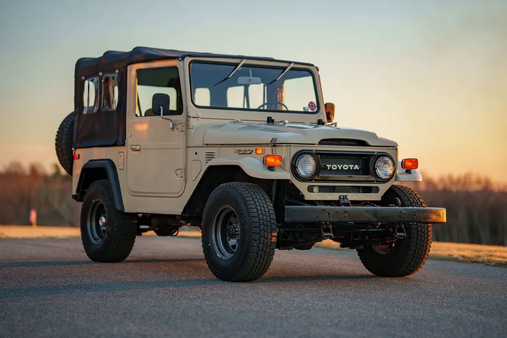 Класичний Toyota Land Cruiser FJ40 отримав потужний V8 від Legacy ...